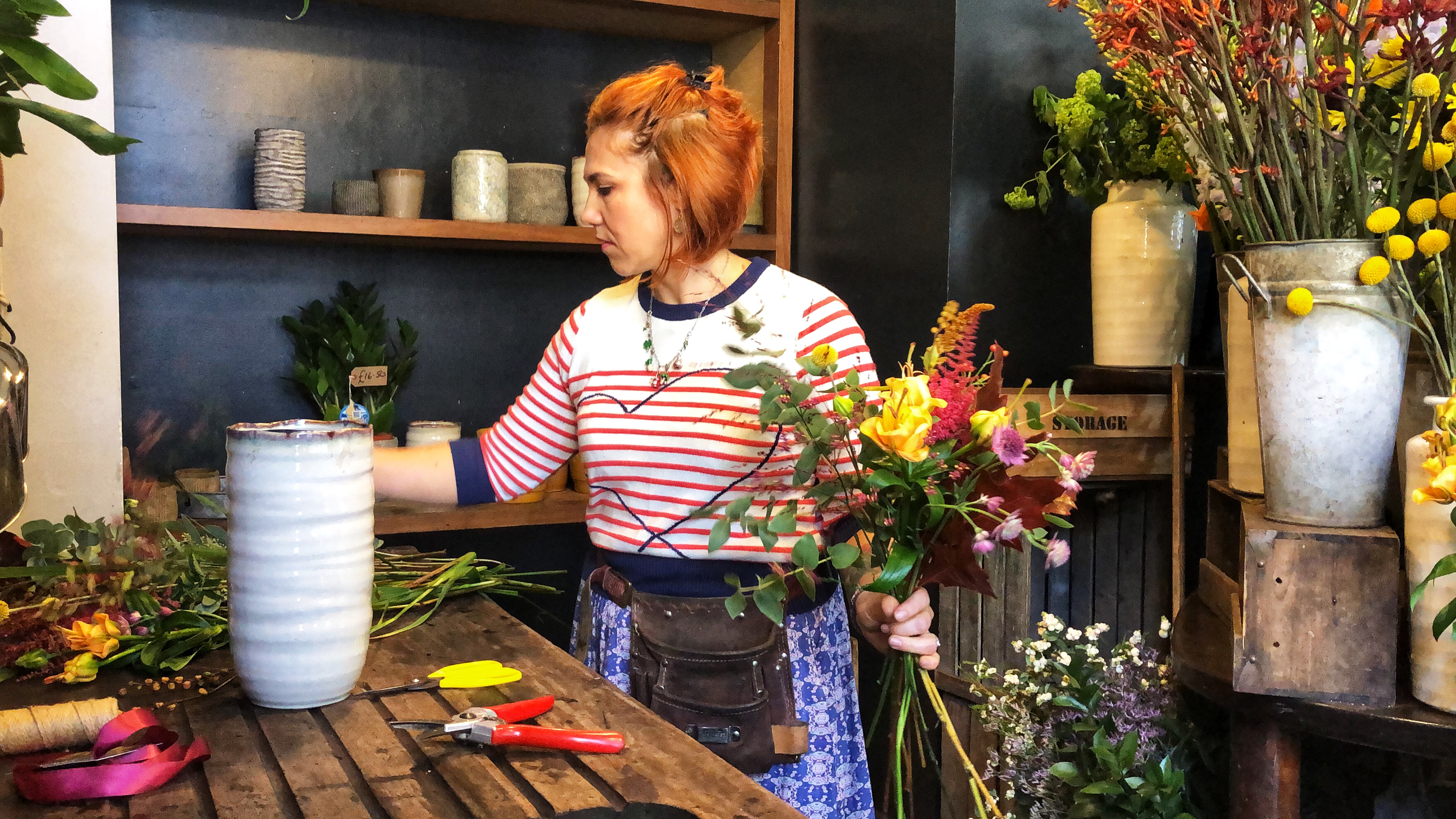 Guide: How to create a flower arrangement for your home (with video)